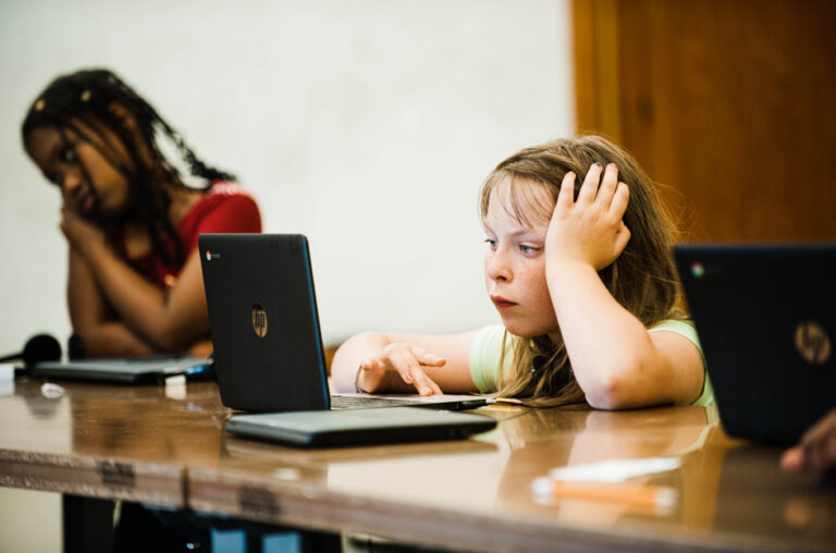 Social Media and Mental Health: 4 Tips for Teens on Building and ...